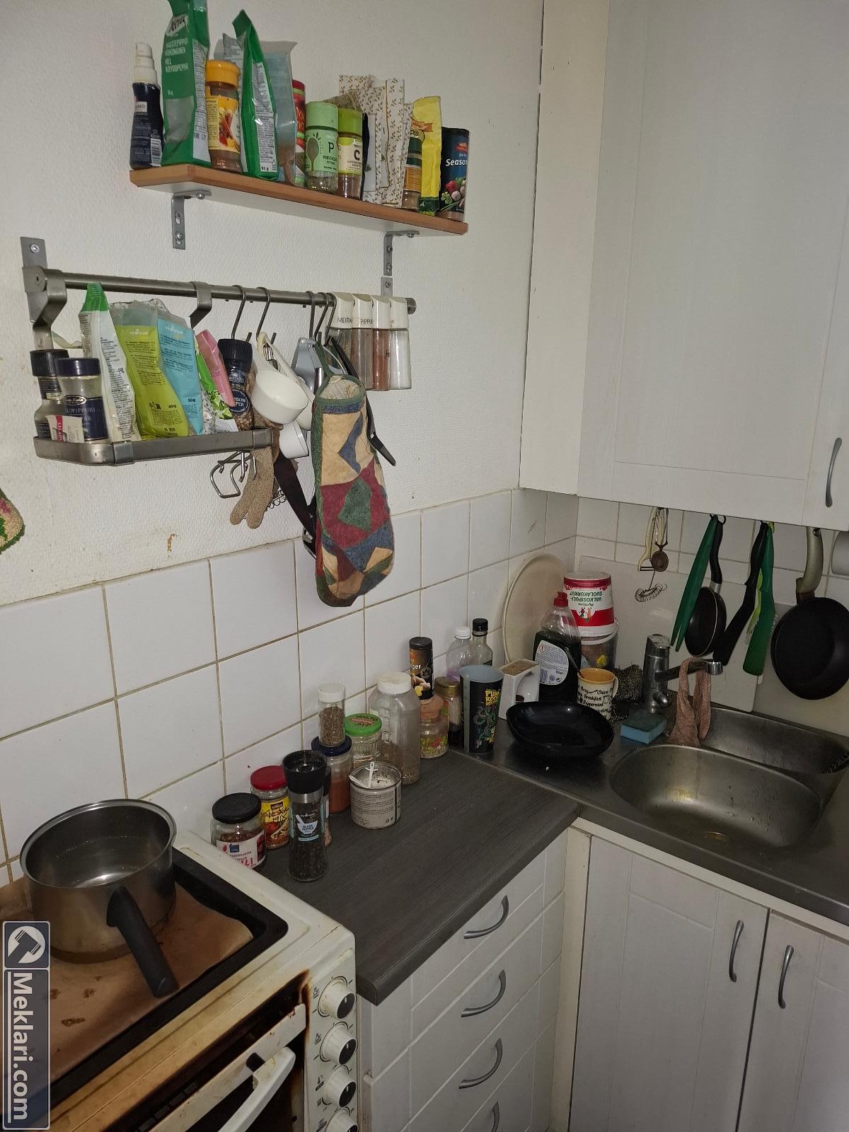 Huutokauppa - Tmi Elina Reiju (2695945-5) Vesitornin grilli konkurssipesä